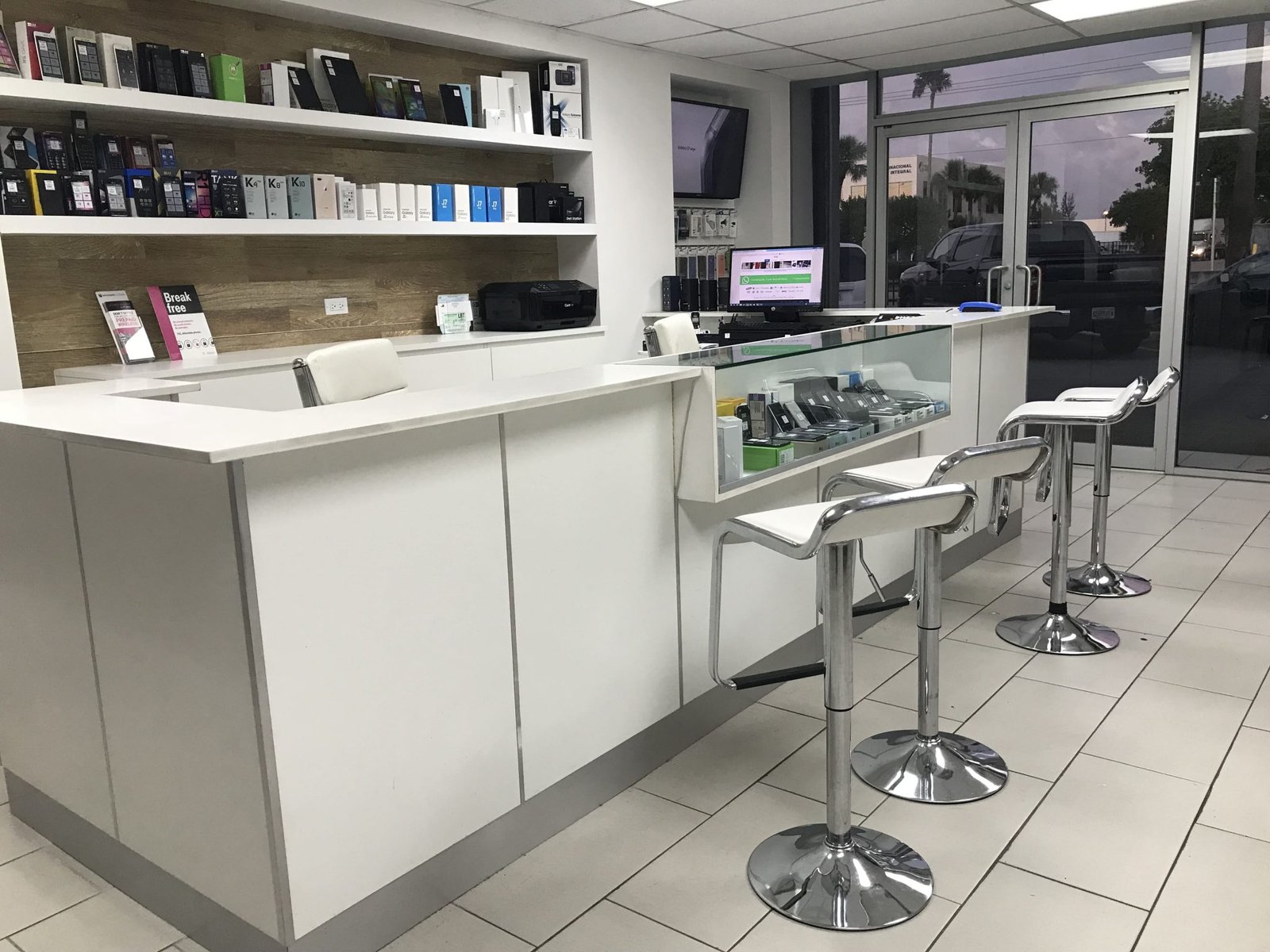 Quienes somos – Elite Cellular Corp